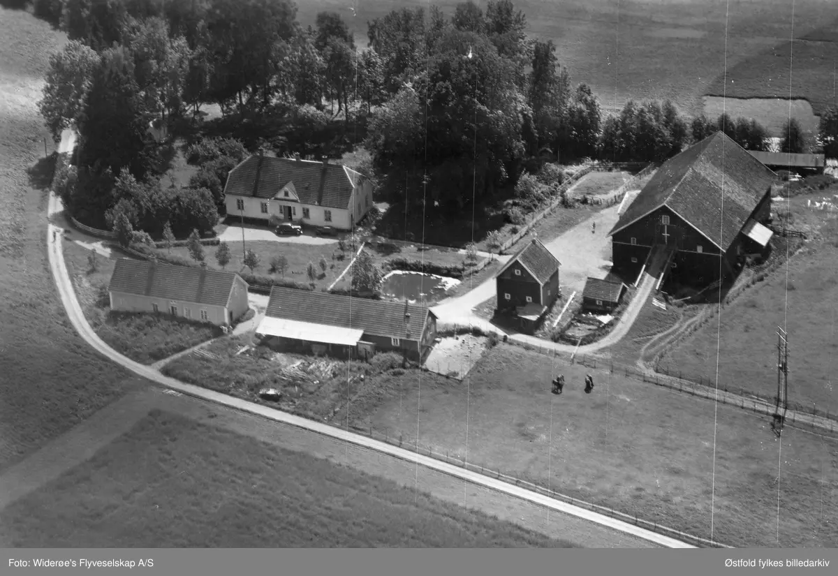 Flyfoto av Elvestad gård i Eidsberg 1950. Tidligere sorenskrivergård ...