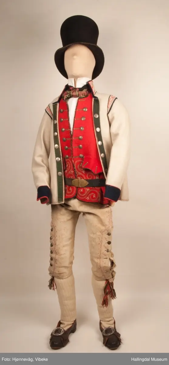 Folkedrakter fra Hallingdal - Hallingdal Museum / DigitaltMuseum