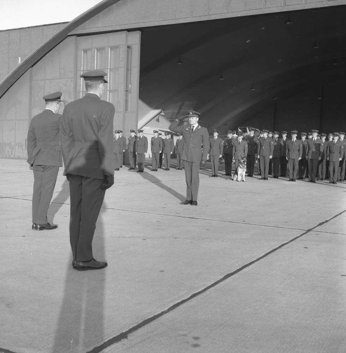 Sjefsskifte ved 331 skvadron, Bodø flystasjon. - Norsk Luftfartsmuseum ...