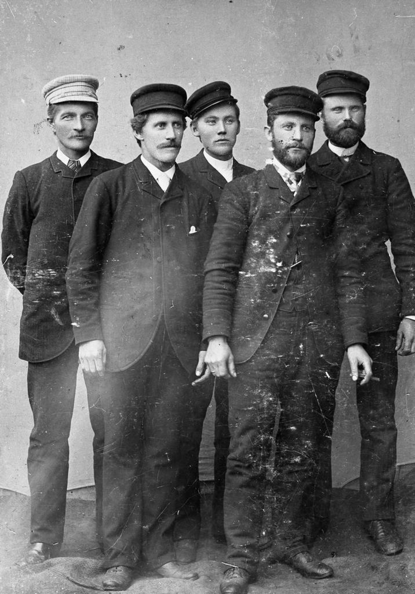 Fem menn Ansatte på Fagernes gård Bakside tekst: gamle Narvik folk ...