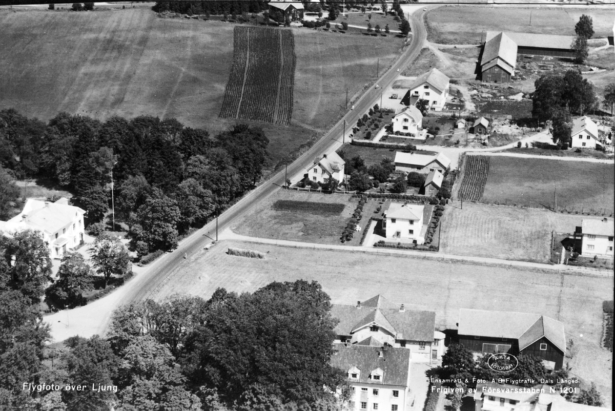 Flygfoto över Ljung - Vänersborgs museum / DigitaltMuseum