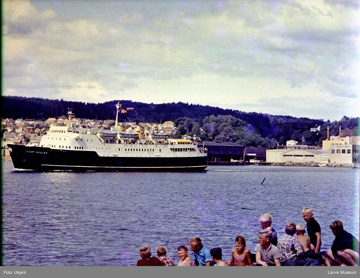 fartøy, motorferge, "Cort Adeler" - Larvik Museum / DigitaltMuseum