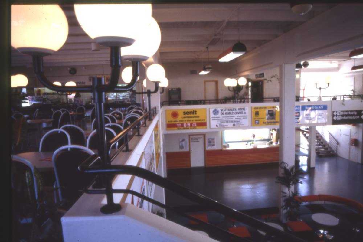 Flyplass/Lufthavn. Stokmarknes/Skagen. Utsnitt av ekspedisjon og ...