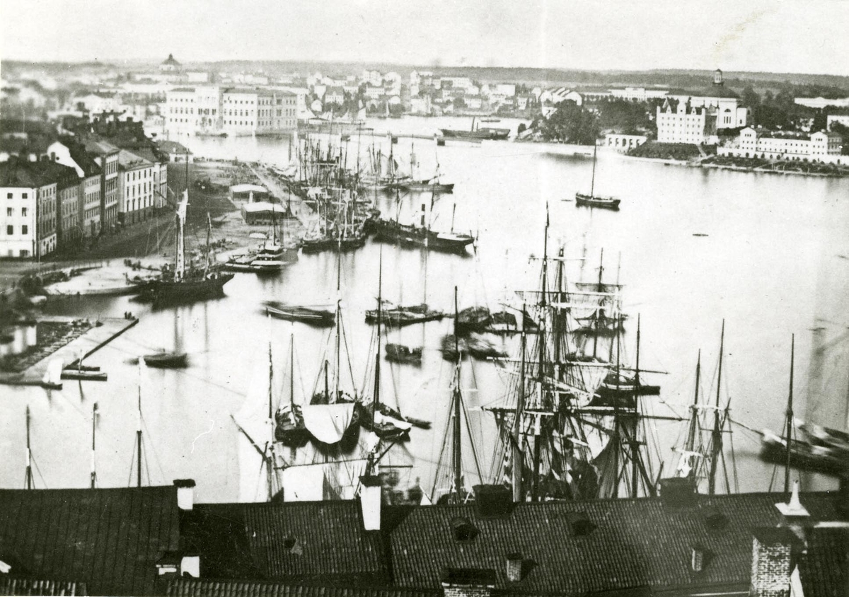 Skeppsbron, Stockholm. - Sjöhistoriska museet / DigitaltMuseum