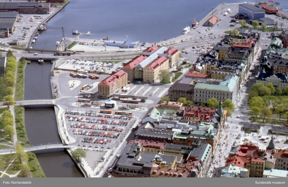 Flygfoton över centrala Sundsvall och Kulturmagasinet. - Sundsvalls ...