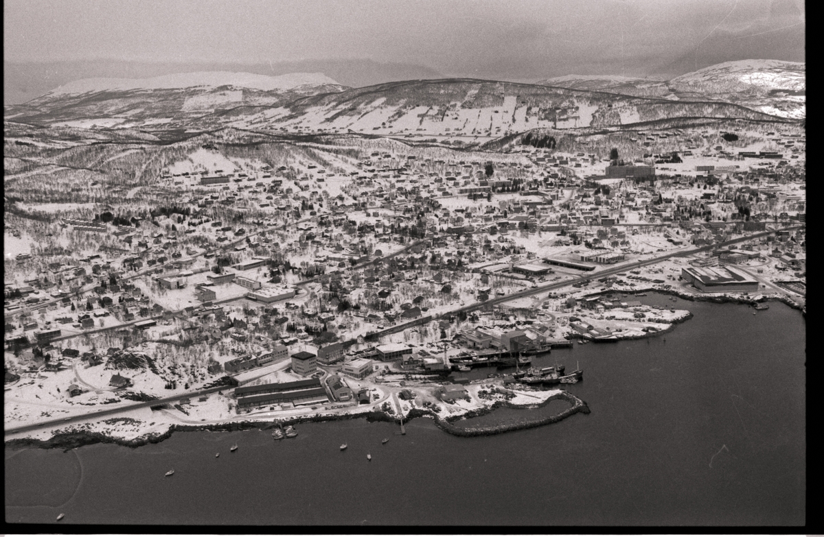 Flyfoto av Harstadbotn og Seljestad. - Sør-Troms Museum / DigitaltMuseum