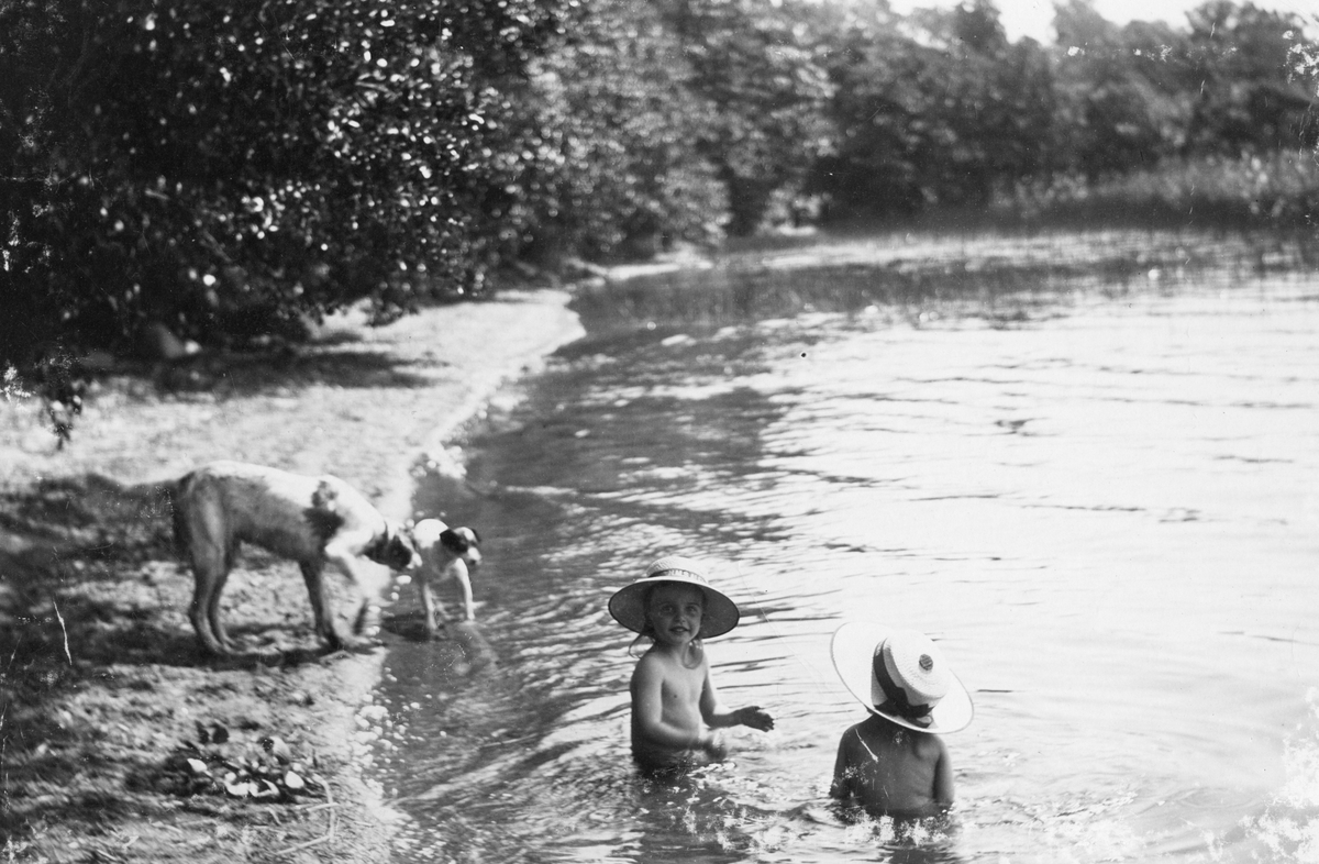 Lerums socken. Aspenäs herrgård, vid sjön Aspen. Edward Jr och Elsa ...