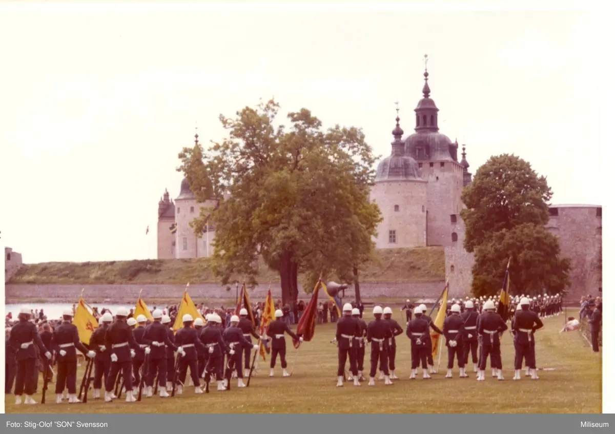 Kronobergs- och Norra Smålands regementens fanor och fanvakter och ... Kronobergs- och Norra Smålands regementens fanor och fanvakter och ...