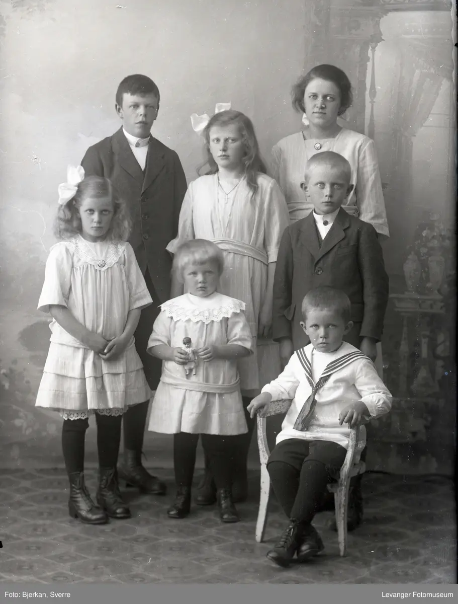 Gruppebilde av Søsknene Myhr - Levanger Fotomuseum / DigitaltMuseum