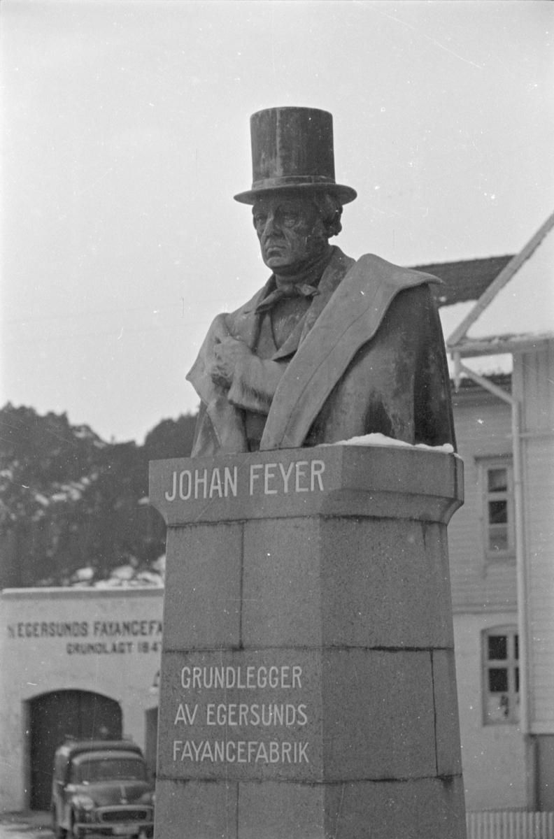 Byste av Johan Feyer på Fabrikkplassen i Egersund. - Dalane Folkemuseum ...