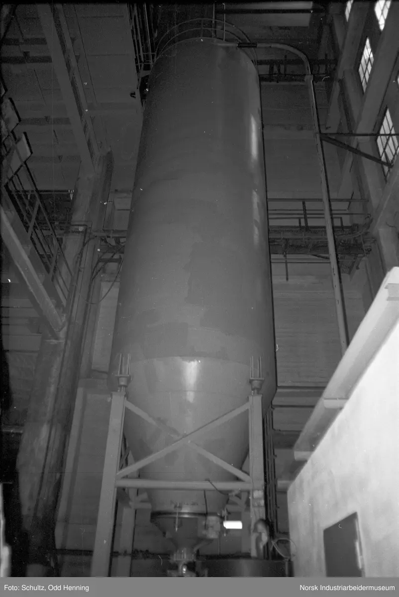 Tank for MgO, som sannsynligvis betyr magnesiumoksid. - Norsk ...