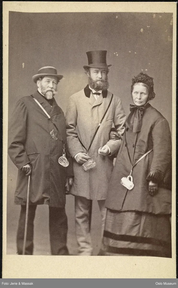 Fredrikke og Johan Gram med sønnen Jens. - Oslo Museum / DigitaltMuseum
