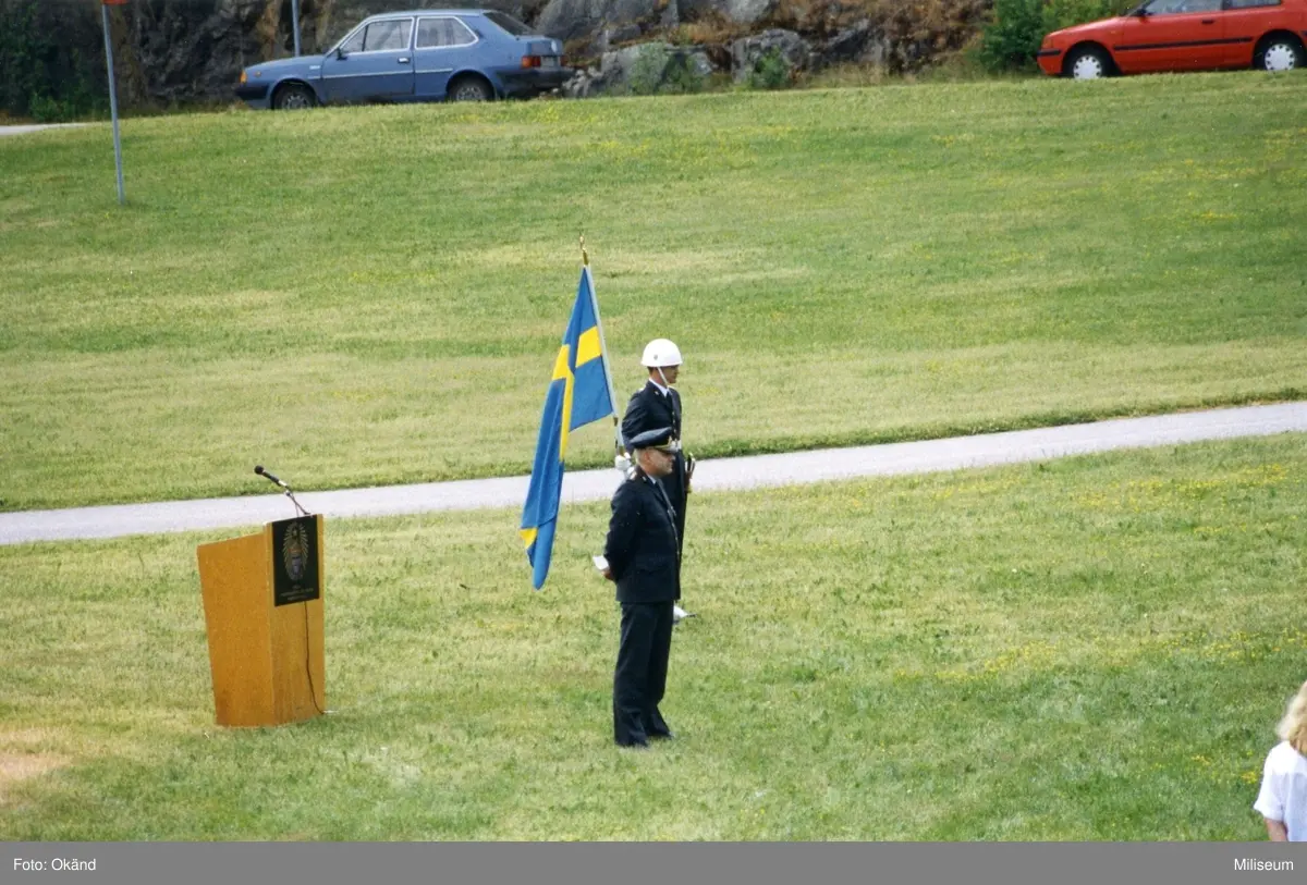 Mässen Almnäs. Gräsmattan utanför mässen. Överste Jan Gunnar Isberg ...