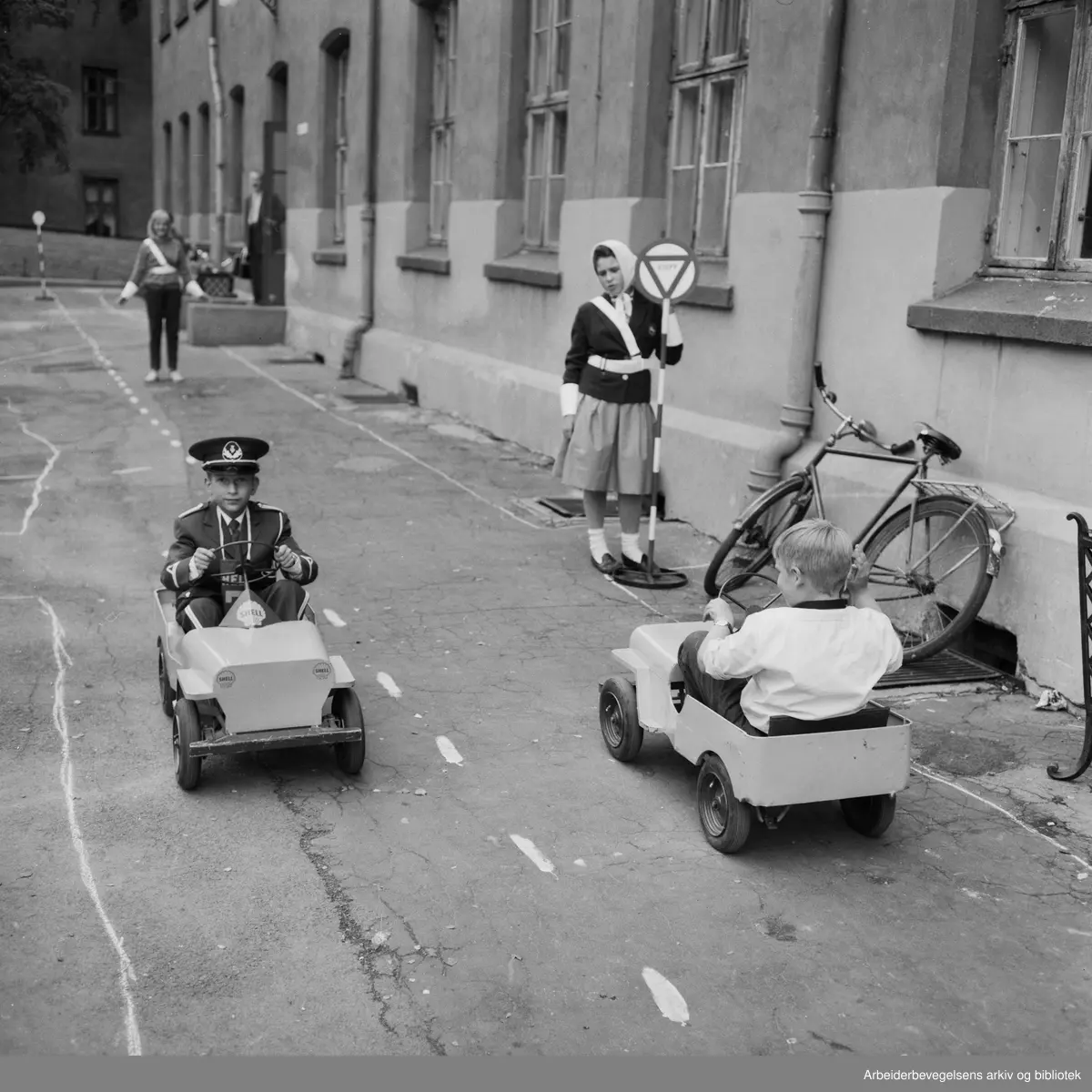 Sagene skole fyller 100 år og arrangerer tråbil-løp i skolegården for ...