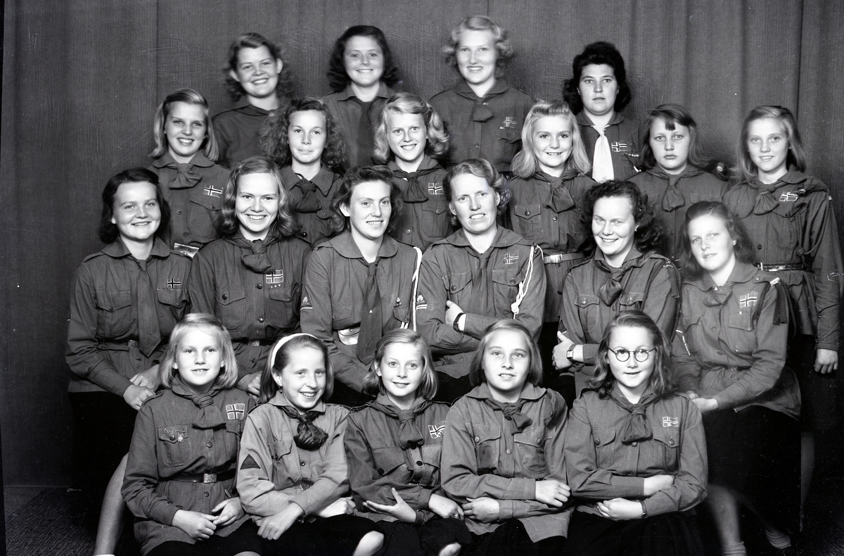 Speidere v/ Gunvor Holm - Mjøsmuseet / DigitaltMuseum