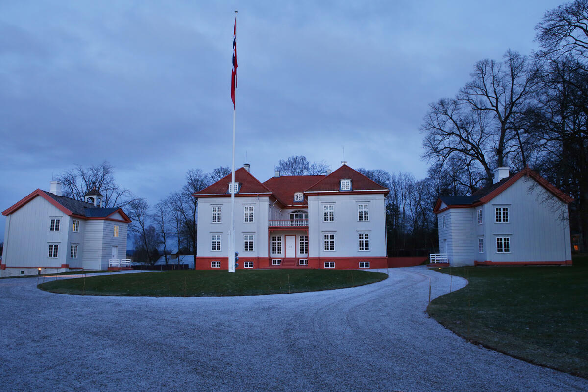 Åpningstider - Eidsvoll 1814