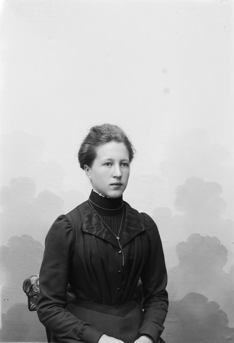 Hilda Andersson; Ingår i porträttsamlingen från Knut Wallins ateljé ...