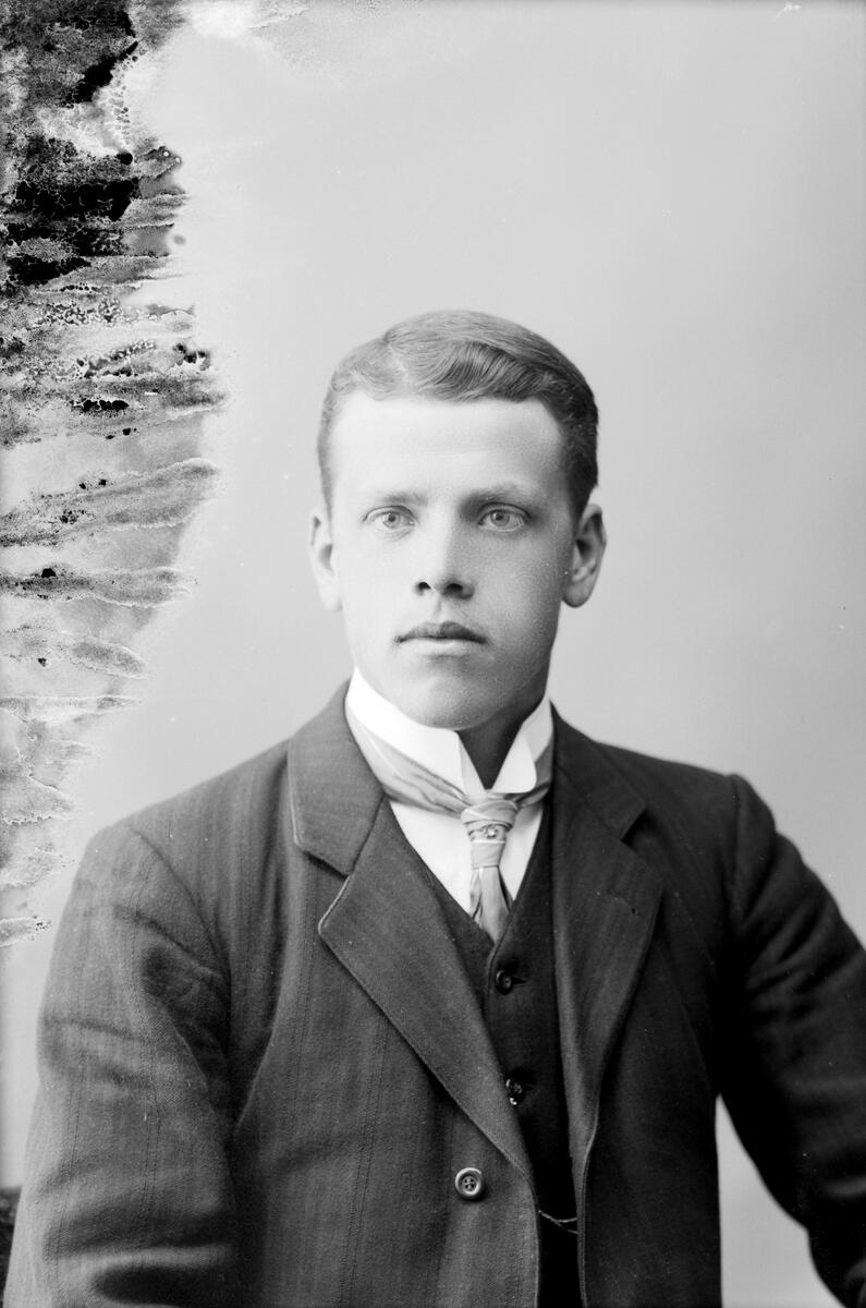 Rudolf Lindqvist; Ingår i porträttsamlingen från Knut Wallins ateljé ...