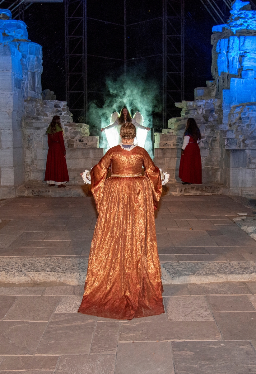 Teaterforestillingen" En Hamarkrønike" i 2021. Dette er historien om ...