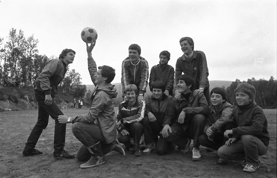 Fotballbanen i Narjordet. - Anno Musea i Nord-Østerdalen / DigitaltMuseum