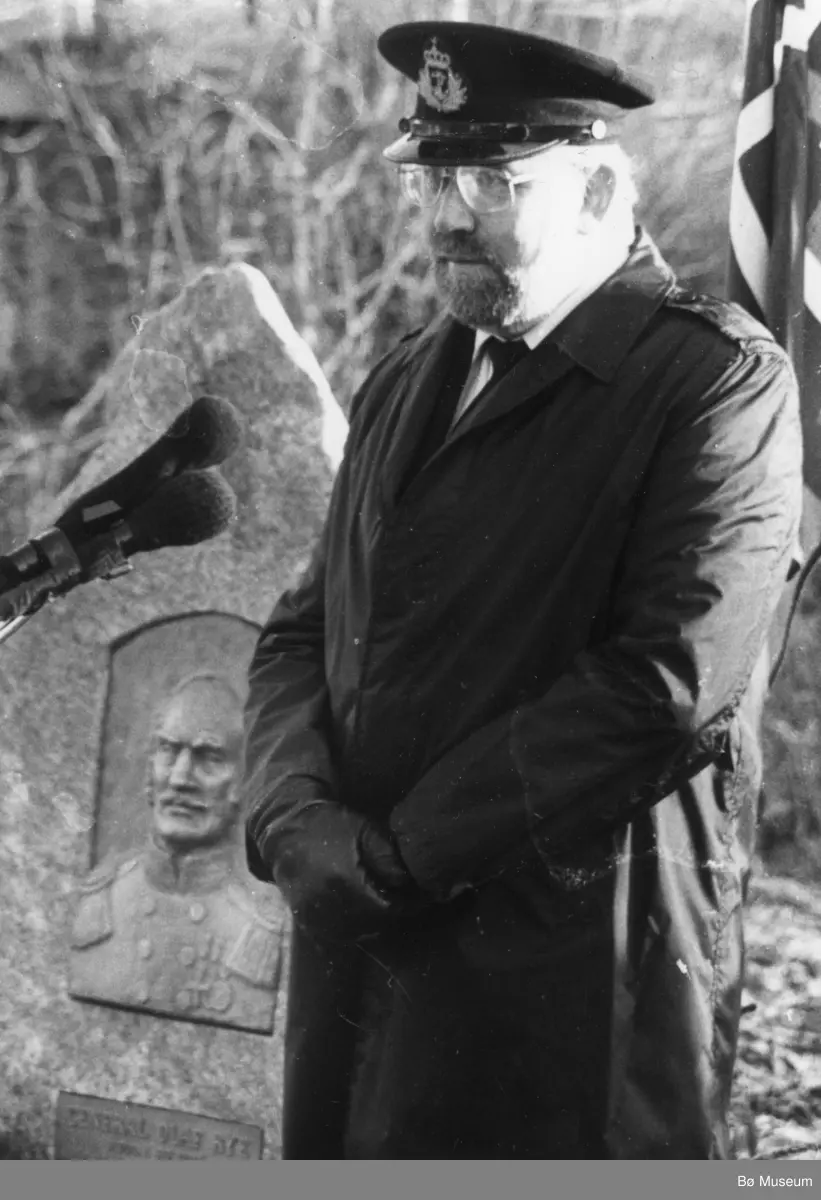 Avdukinga av minnesteinen over Olaf Rye ved Bø museum, Oterholt - Bø ...