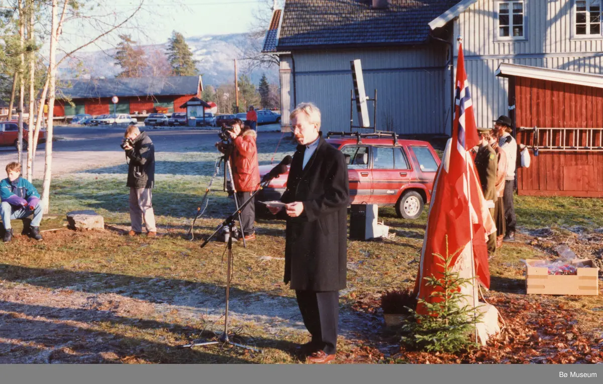 Avdukinga av minnesteinen over Olaf Rye ved Bø museum, Oterholt - Bø ...