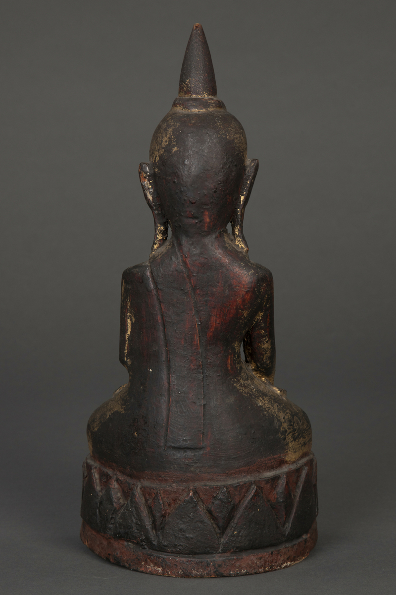 Buddha-figur [Treskulptur] - Trondheim kunstmuseum / DigitaltMuseum