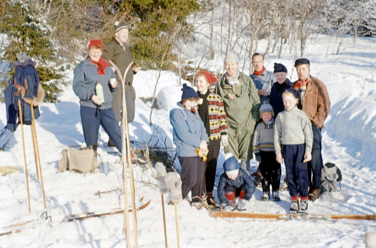Skitur i Bymarka - Sverresborg Trøndelag Folkemuseum / DigitaltMuseum