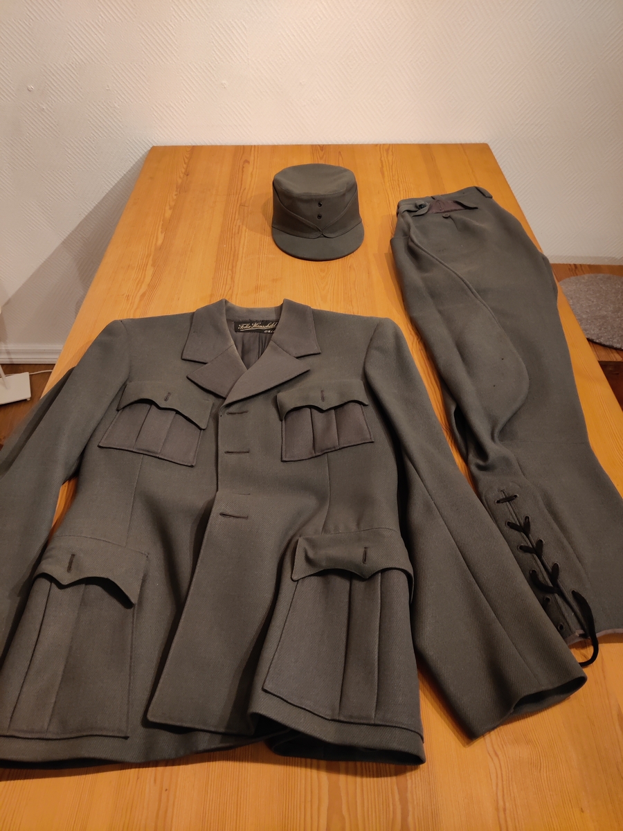 Politiuniform - Justismuseet / DigitaltMuseum