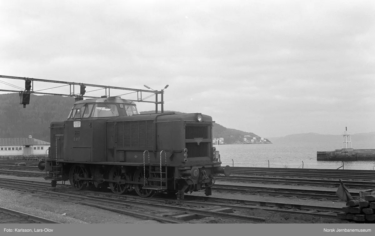 Diesellokomotiv Di 2 817 i skiftetjeneste på Trondheim stasjon - Norsk ...