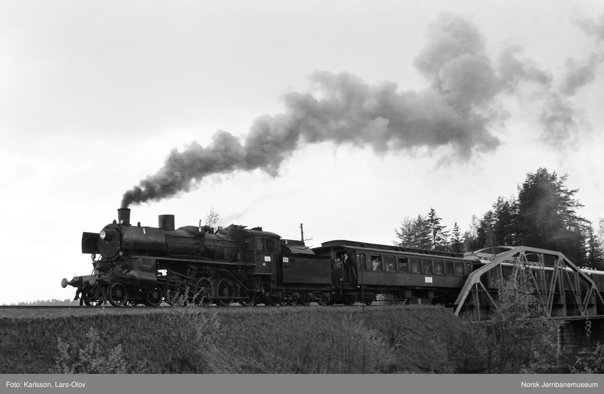 Damplokomotiv type 26c nr. 411 med ekstratog for Svenska ...