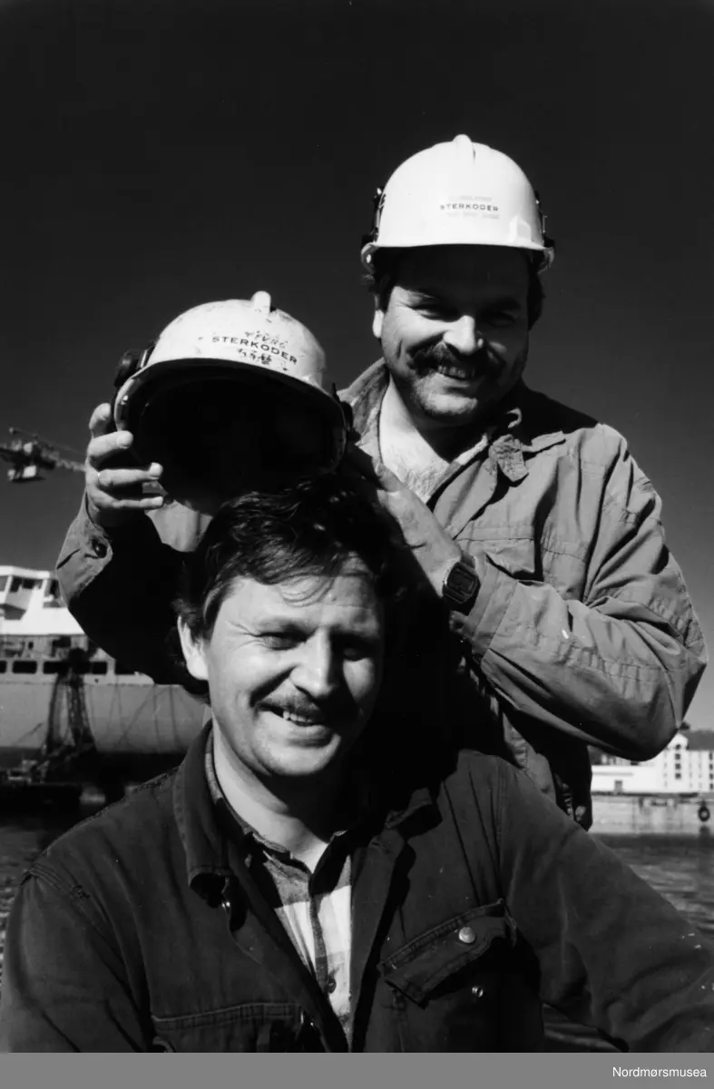 Kjell T Fevåg sitter Svein Erik Odde. Sterkoder. 1980 tallet. Bildet er ...