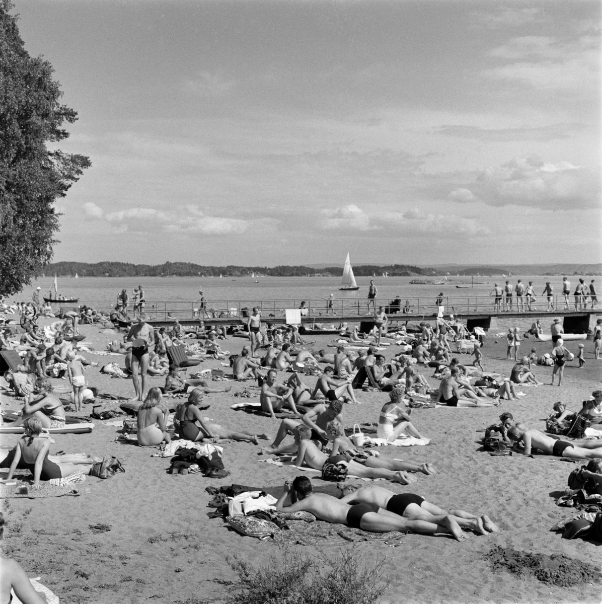 Hvalstrand, badeliv - DEXTRA Photo / DigitaltMuseum