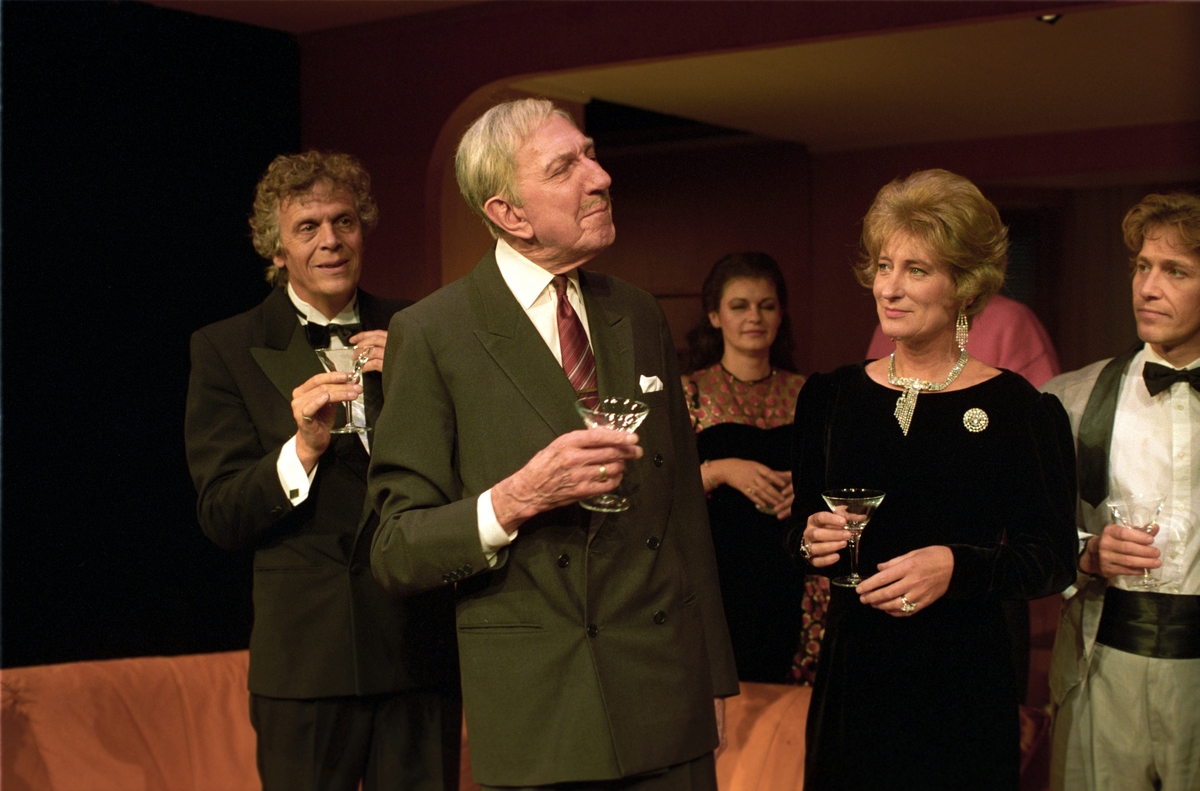 Nationaltheateret. "Monki Bisniss". 15/9-89. - DEXTRA Photo ...