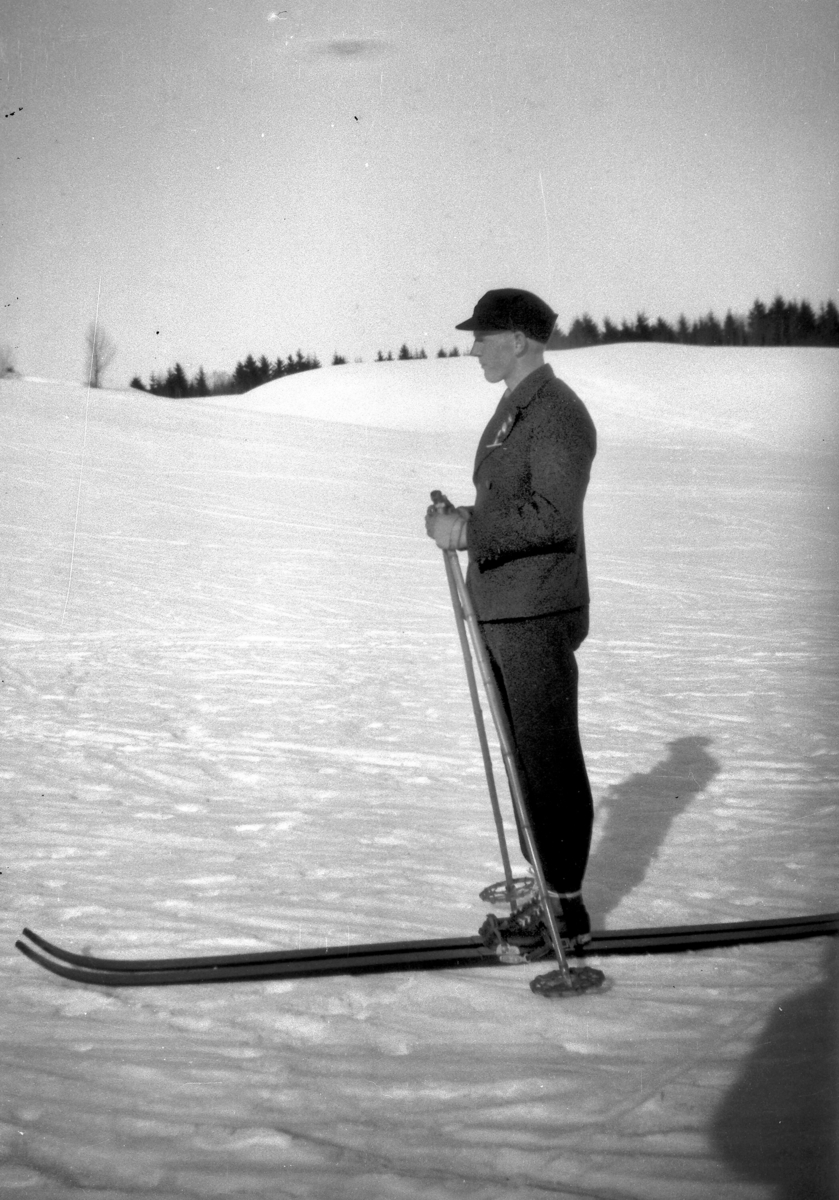 Hans Kleppen på ski - Bø Museum / DigitaltMuseum