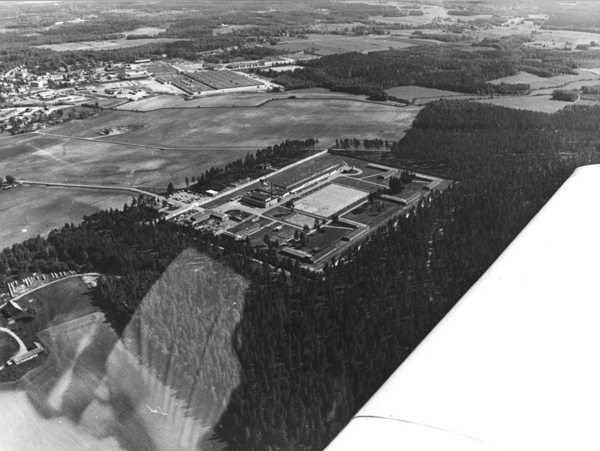 Ett flygfoto över Tidaholm - Garnisonsmuseet Skaraborg / DigitaltMuseum