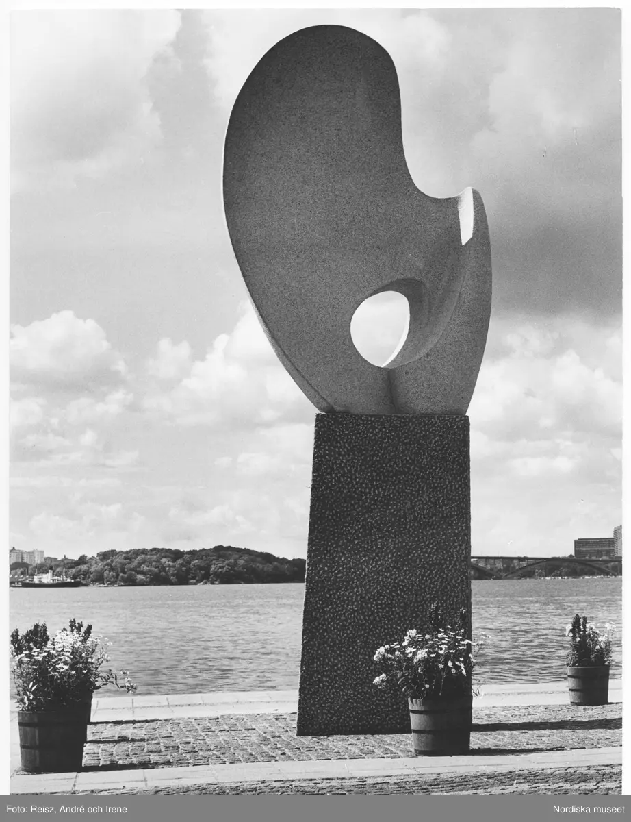 Stockholm. Skulpturen Solbåten av Christian Berg restes 1966 på Evert ...
