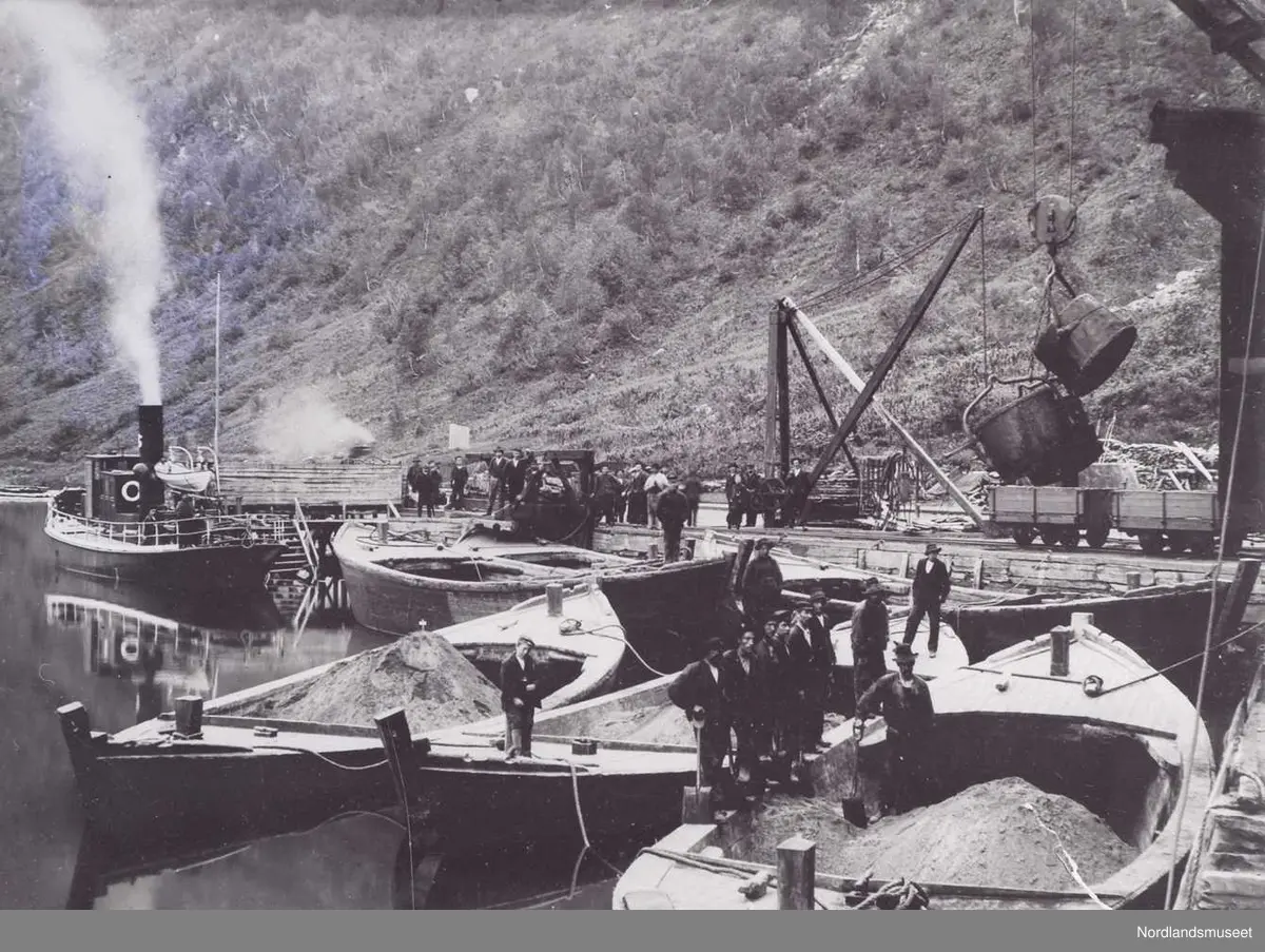 Transport Industri Bergverk Sulitjelma båt plam kran Sulitjelma III ...