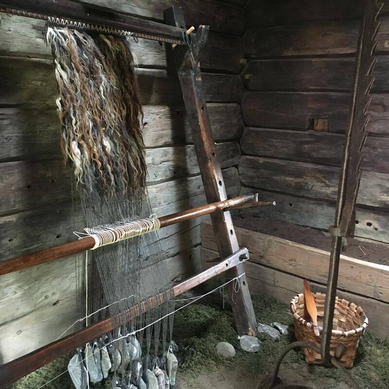 Veving av varafell på oppstadvev - Osterøy museum