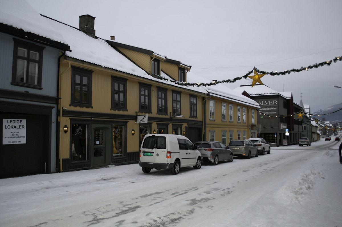 Storgata 98 (nærmest) og Storgata 100, Lillehammer - Maihaugen ...
