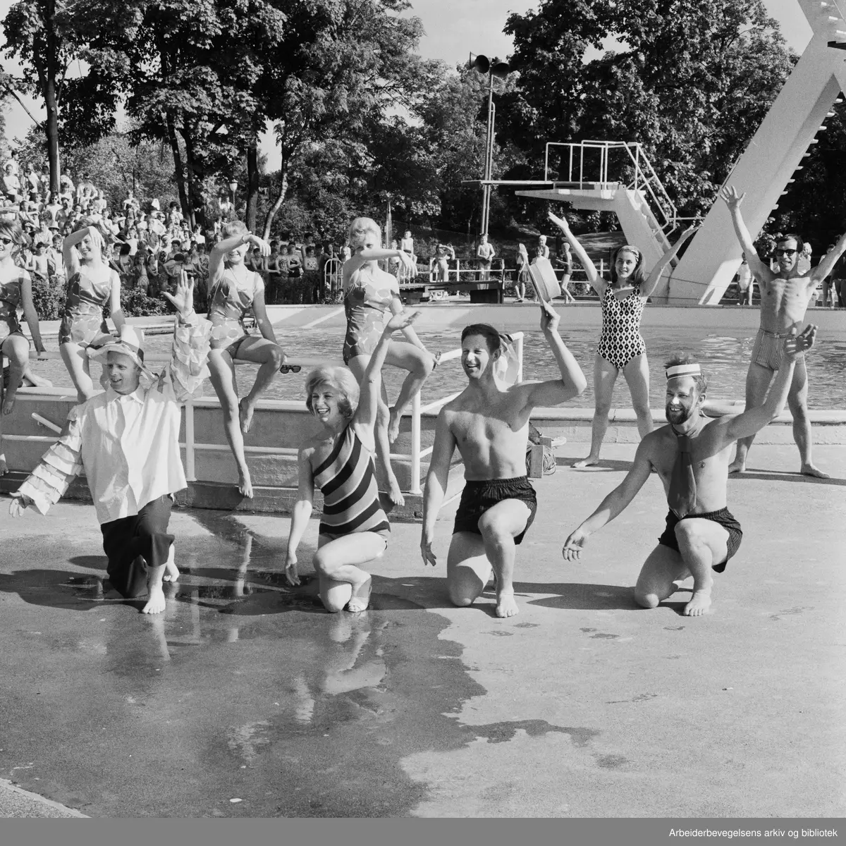 Opptak for NRK tvs underholdningsprogram "Slagerparaden" i Frognerbadet ...