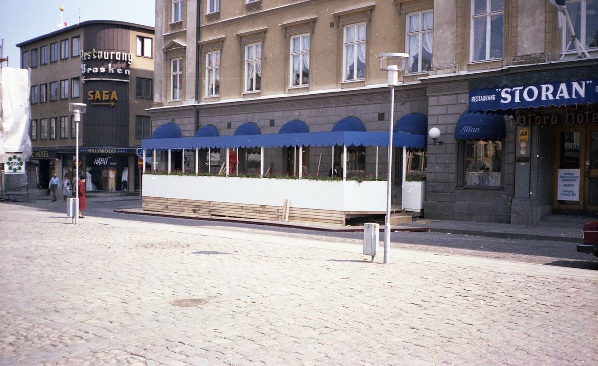 Stora torget i Linköping med restaurangen Storan år 1983 - Linköpings ...