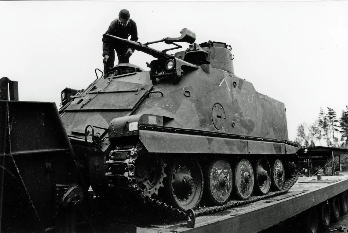 Lastning av stridsvagn för lastbilstransport - Garnisonsmuseet ...