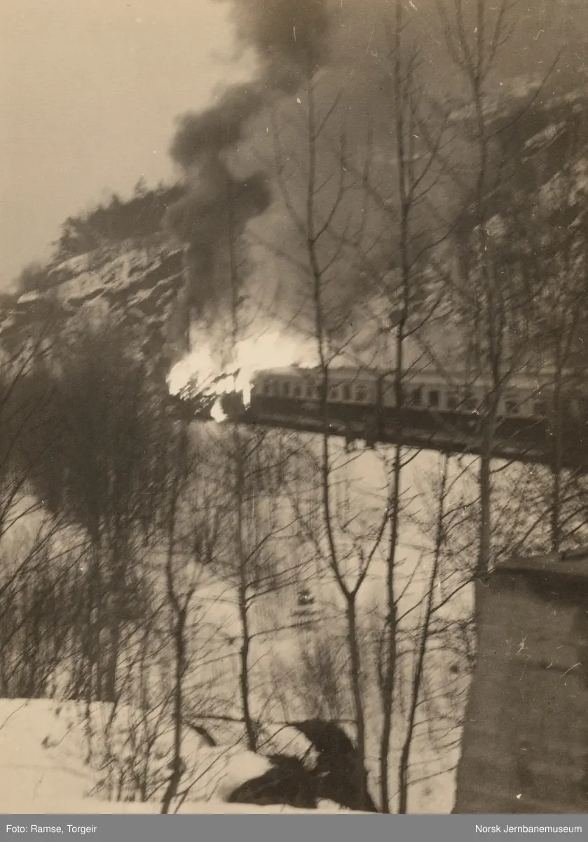Brann i Sørlandsekspressen, tog 76 fra Stavanger til Oslo V, med ...