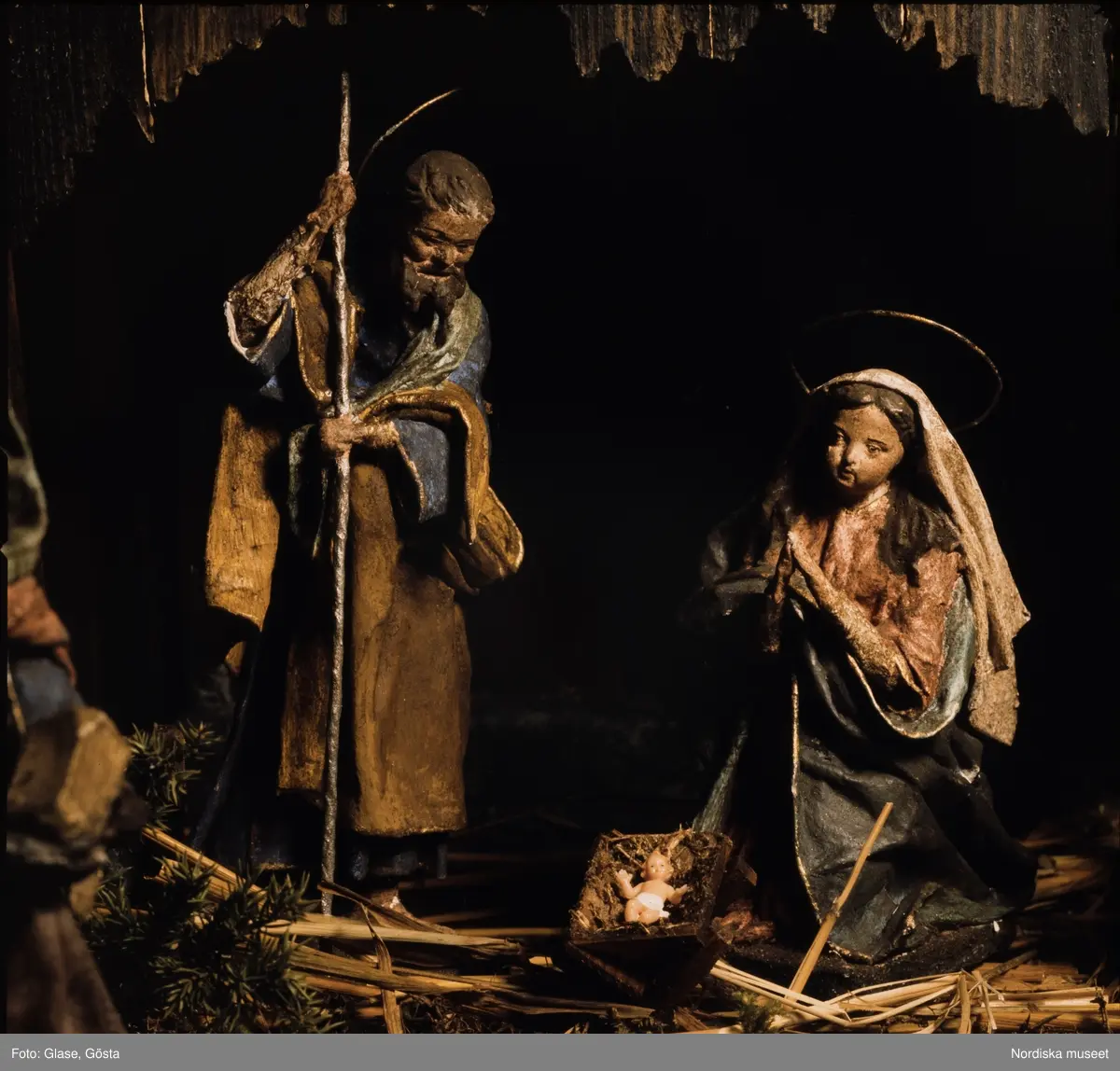 Julkrubba, Josef och Maria. - Nordiska museet / DigitaltMuseum
