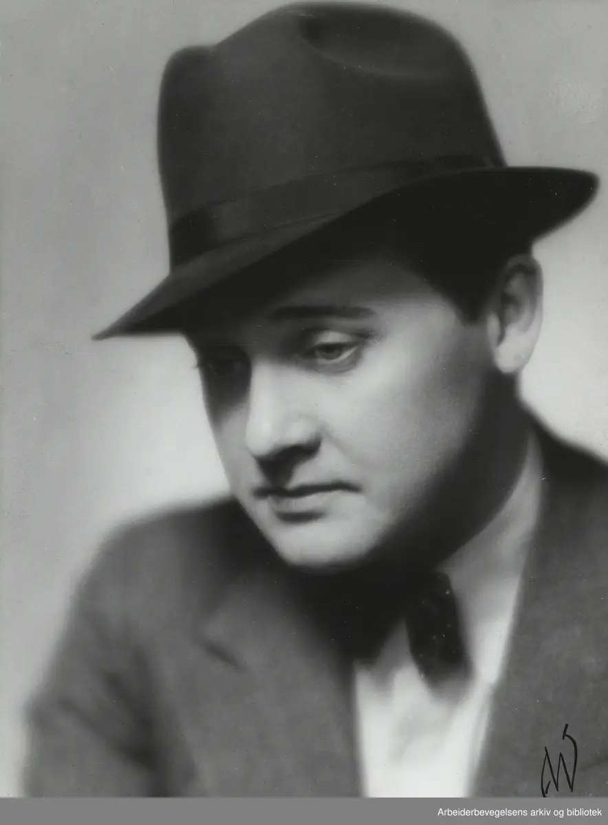 Max Hansen (1897–1961). Dansk sanger, kabaretartist og skuespiller ...