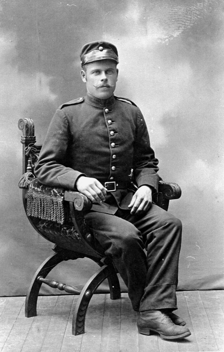 Ottar Hansen som soldat - Midt-Troms Museum / DigitaltMuseum