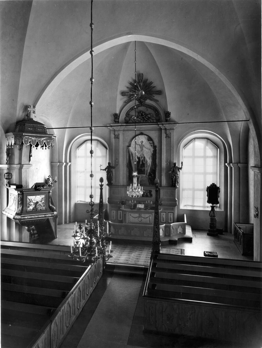 Attmar kyrka. Byggmästare Daniel Hagman. Vitputsad utan torn ...