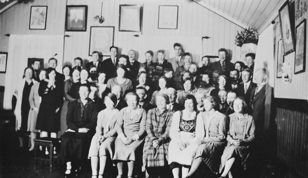 Oppland, Øyer ved Tingberg. Møte i Losje Kolbein Sterke i Fossbergsalen ...