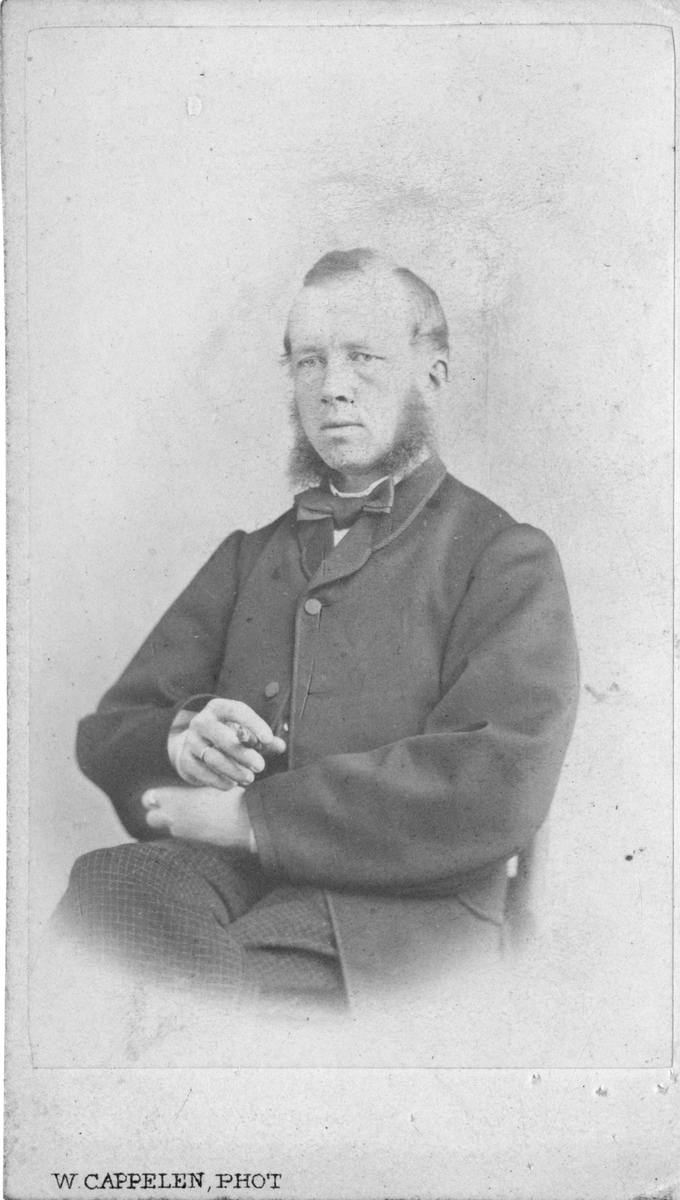 Fotoalbum etter Ulefoss Hovedgaard og familien Aall. Lite fotoalbum som ...